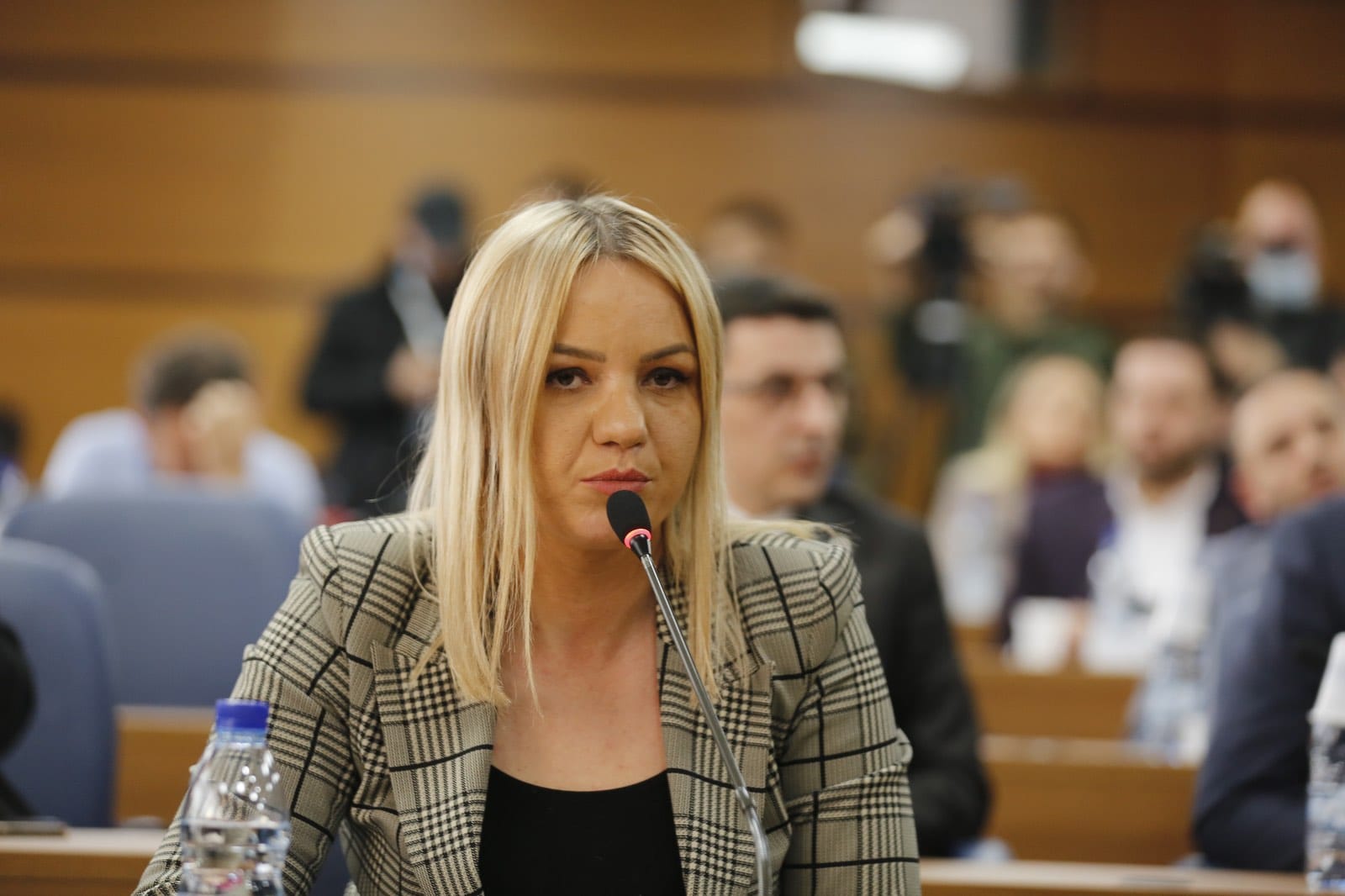 Jeta Rafuna, shefe e asamblistëve të LDK-së në Prishtinë - GazetaBlic