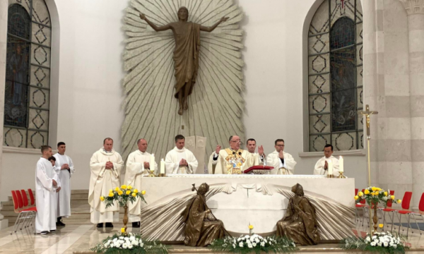 Ipeshkvi Gjergji: Vetëm Krishti i ringjallur mund të na nxjerr nga ...