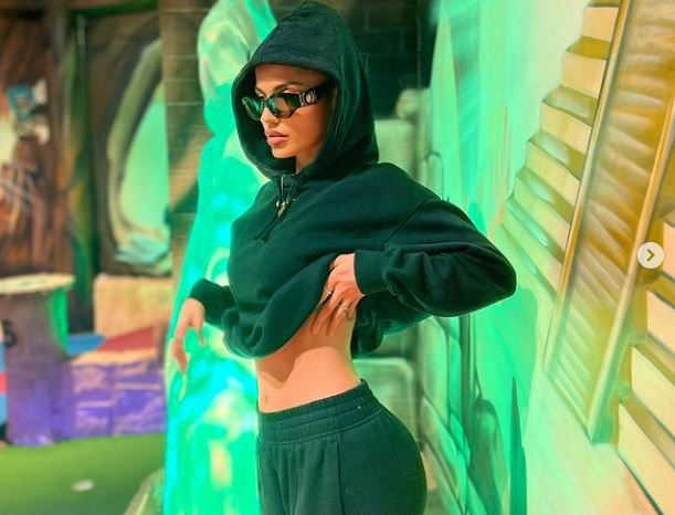 Baby Gee ekspozon të pasmet bombastike - GazetaBlic