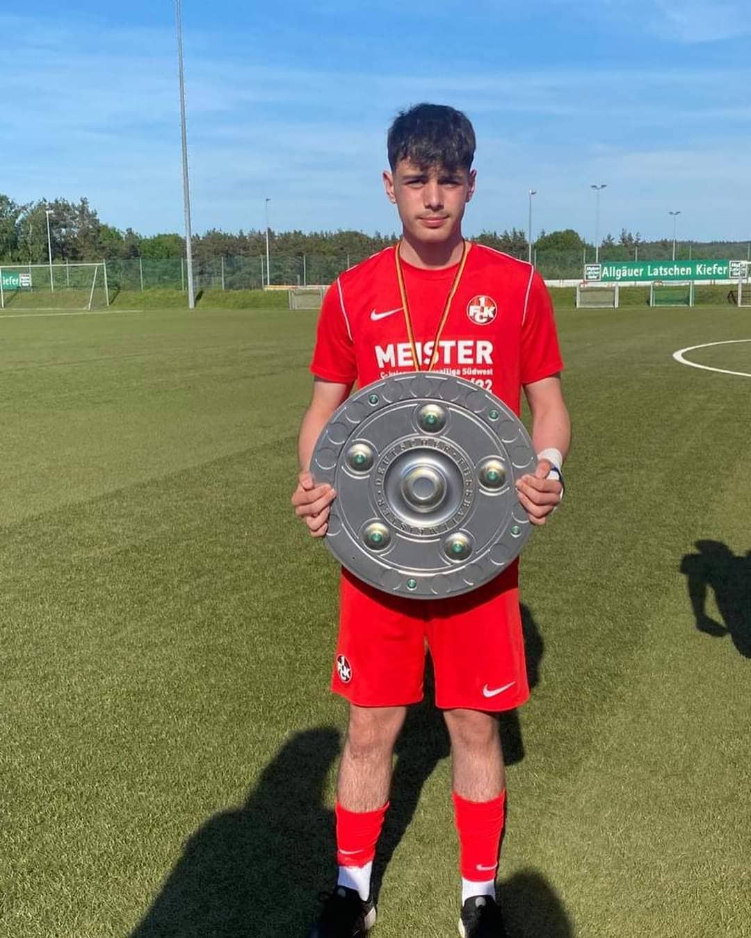 Dion Morina, ylli i Kaiserslautern që premton të ardhme të ndritur ...
