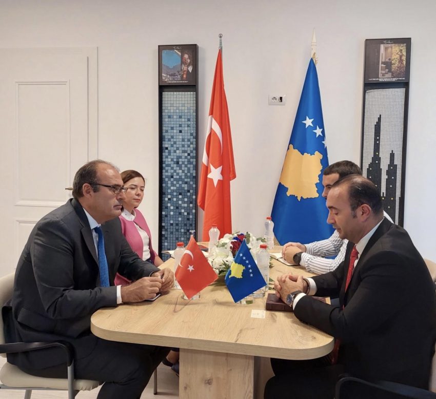 Rafuna priti Ambasadorin e Turqisë, biseduan për rritjen e ...