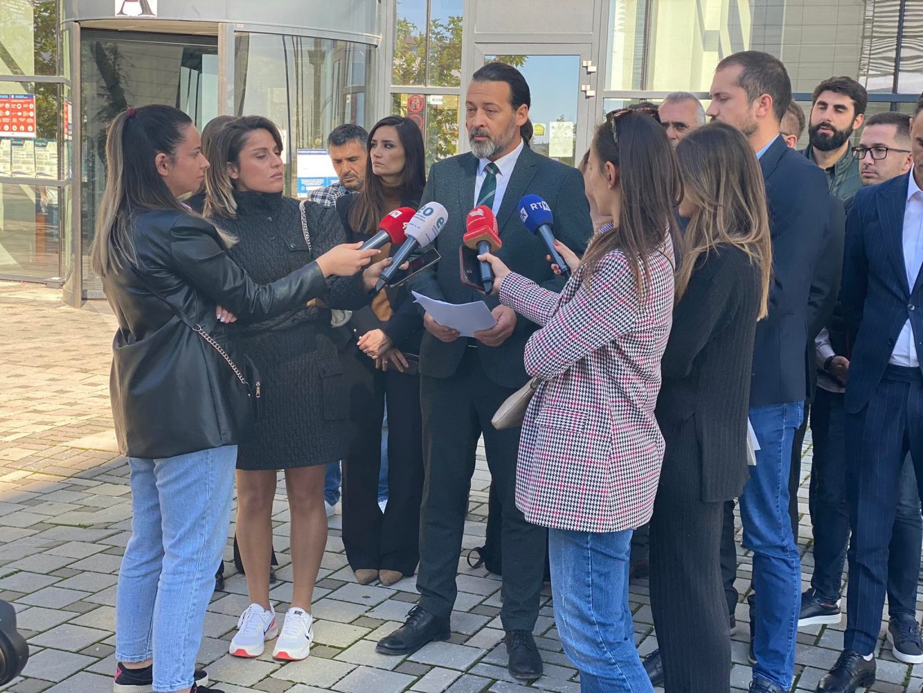 VV-ja përballet me NPB-në në Gjykatë: Kryetari Rama po e toleron krimin ...