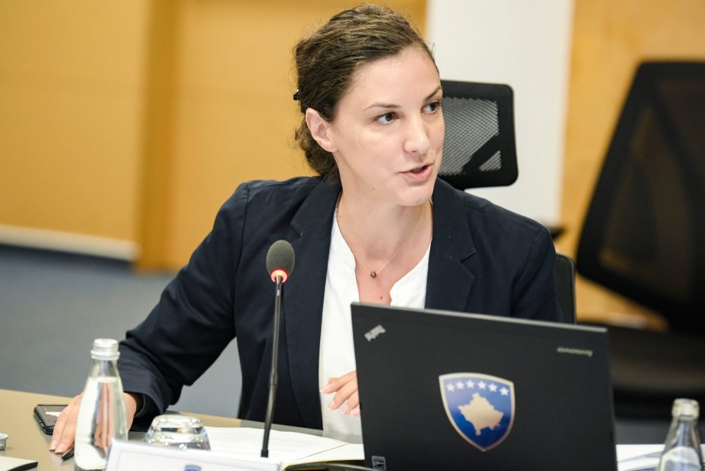 Mesazhet në WhatsApp: Rizvanolli me fyerje të ulëta për fizikun e ish ...