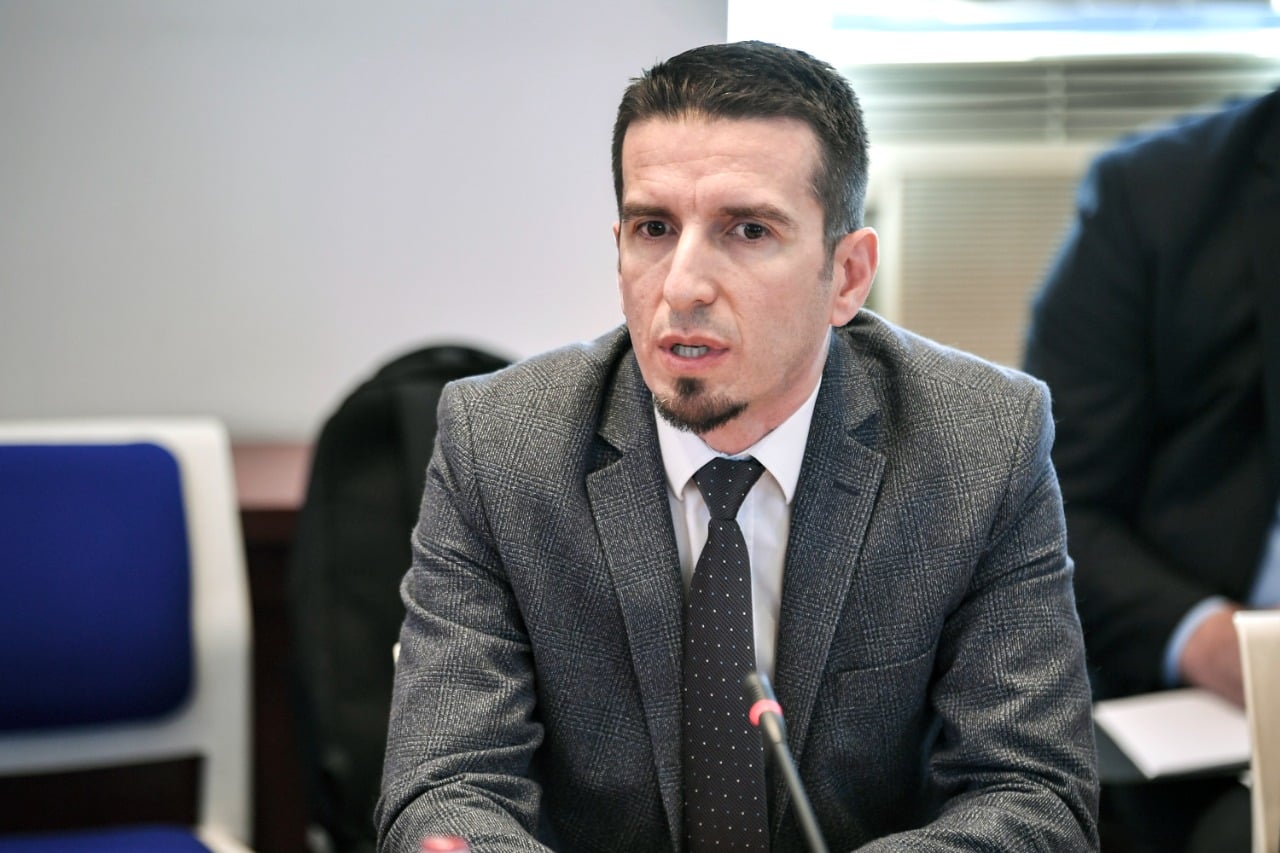 Zekaj e quan skandaloz e kundërligjor vendim e Qeverisë për uljen e ...