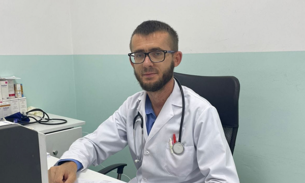 Mjeku nga Drenasi publikon fotografitë e lëndimeve nga mjetet ...