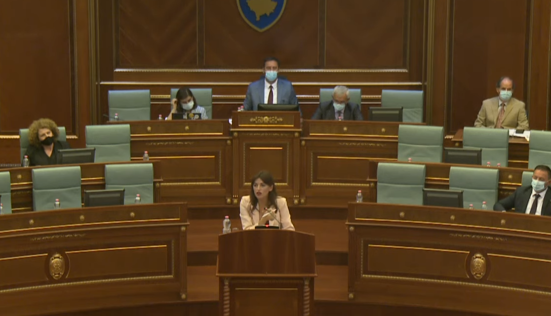 “Marre të koftë”, Albulena Haxhiu godet tavolinën teksa Hisen Berisha ...