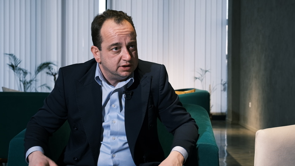 Arben Ahmeti: Lumir Abdixhiku, viktimë e mashtrimeve dhe statistikave ...