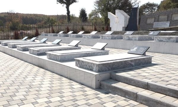 24 vjet nga masakra në Rahovec dhe Malishevë, përkujtohen të vrarit e ...