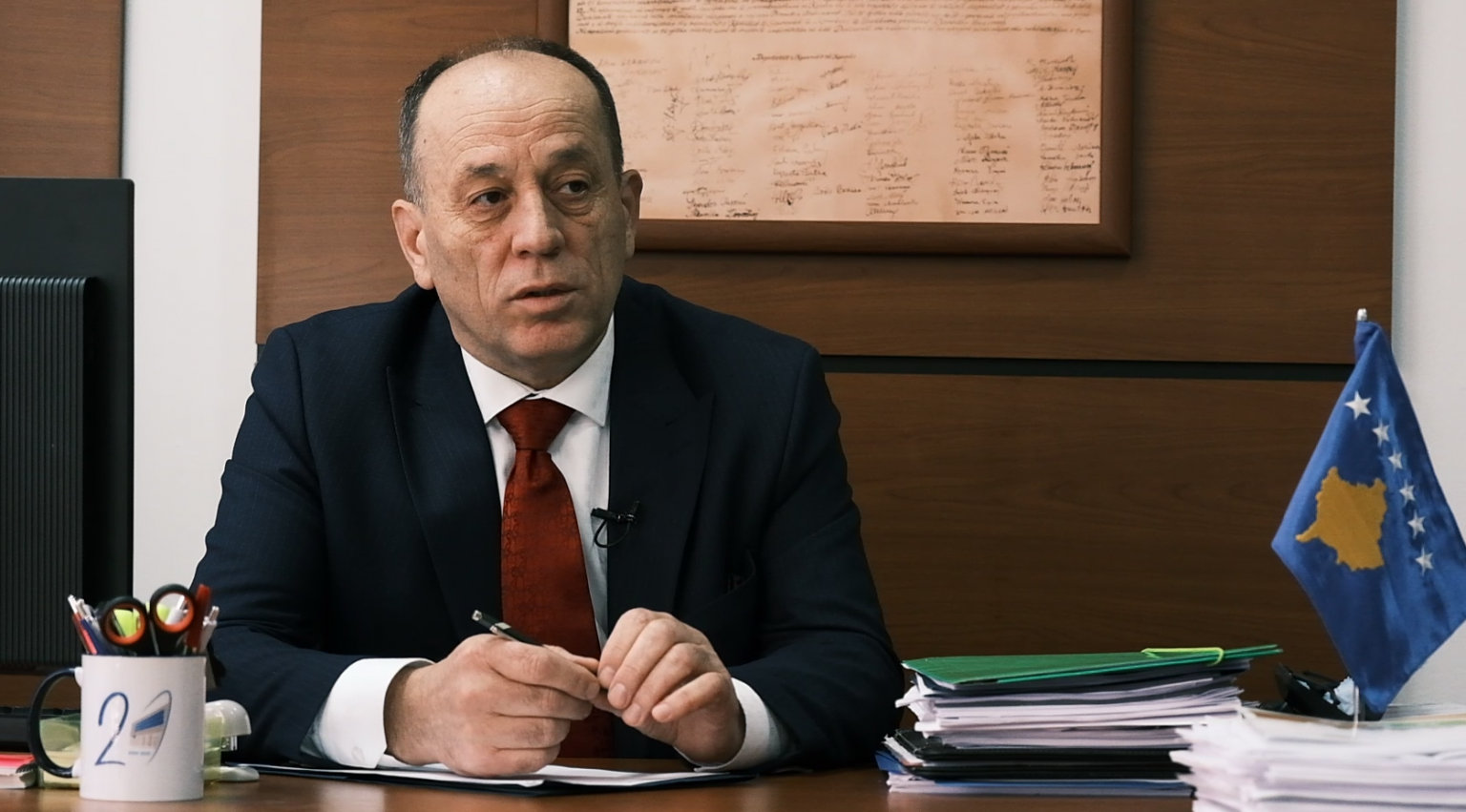 Ferat Shala nderon heroizmin e Halim Bajraktarit dhe familjes së tij ...