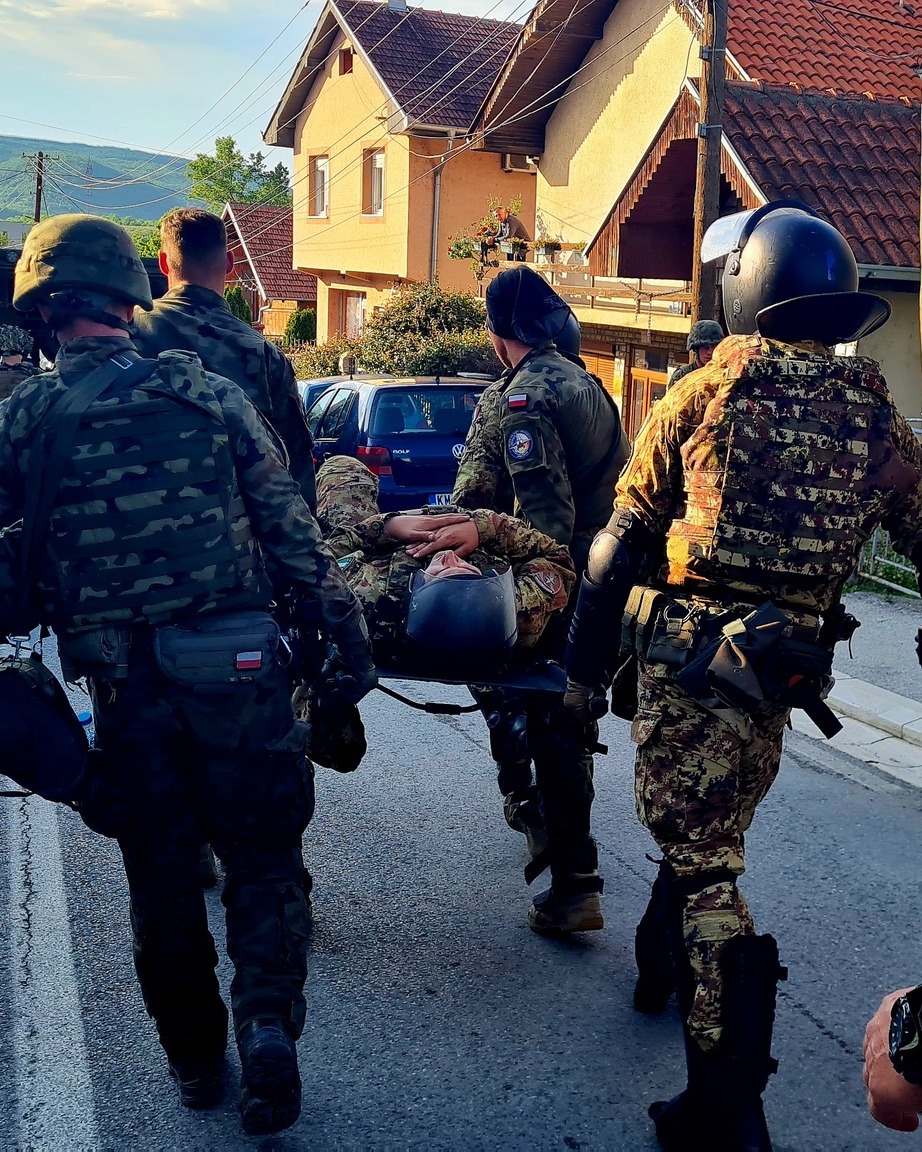 Dalin pamjet e ushtarëve të lënduar të KFOR-it në Zveçan - GazetaBlic