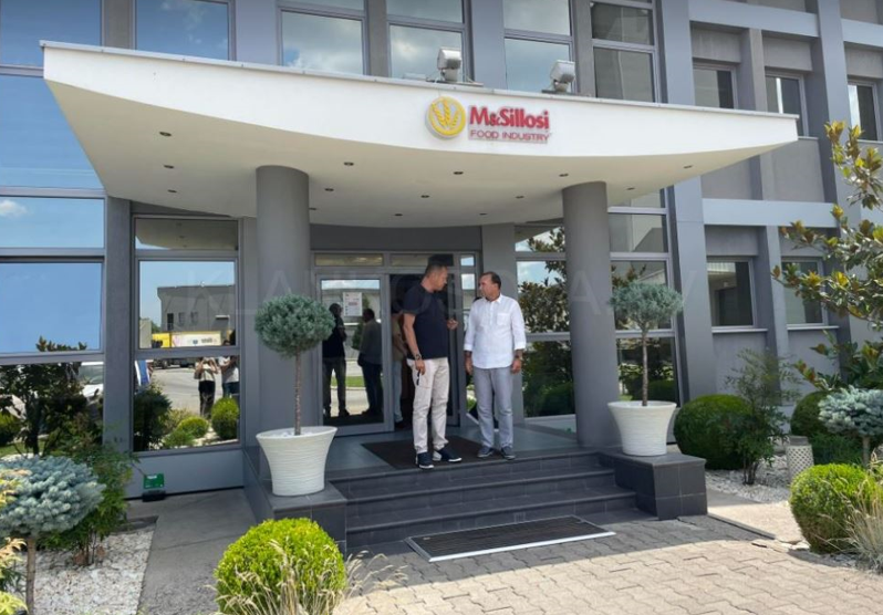 Kryetari i OEK, Lulzim Rafuna viziton fabrikën “M&Sillosi” - GazetaBlic