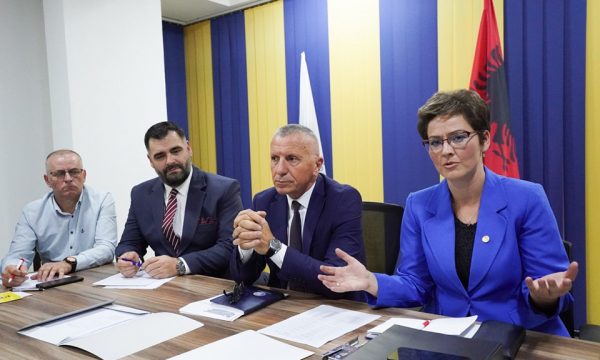 Sinani rikonfirmohet në krye të degës së PVD, godet Shqiprim Arifin e ...