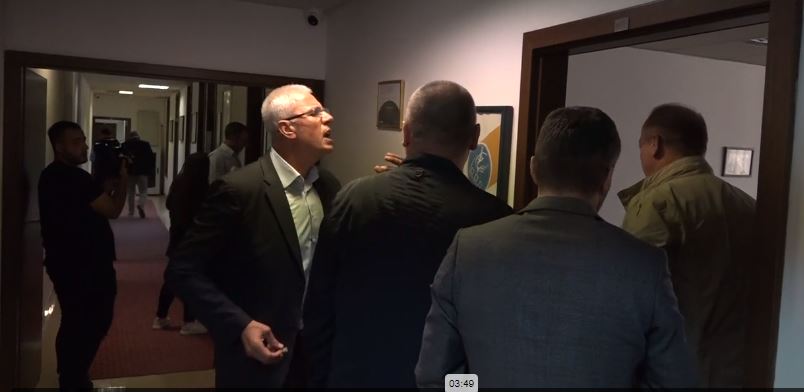 "Qyqan, mshele gojën"- Debat i ashpër Kurteshi- Hamiti pas mbledhjes së ...