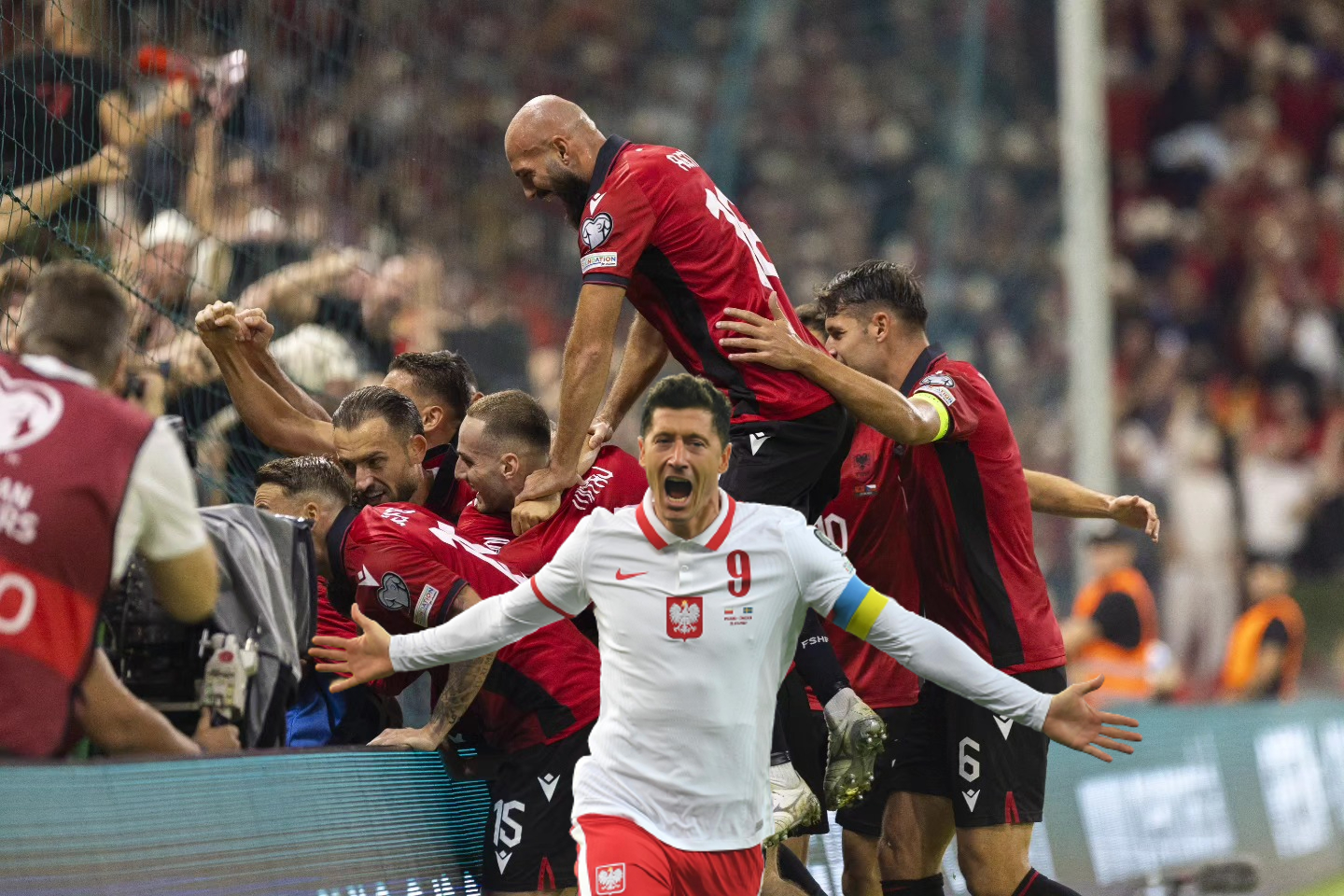 “Morëm dhuratë nga shqiptarët” – Triumfi i Shqipërisë u festua edhe në ...