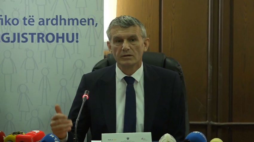 Kastrati i ASK-së: Afër 900 mijë qytetarë të regjistruar, serbët në veri po hezitojnë - GazetaBlic