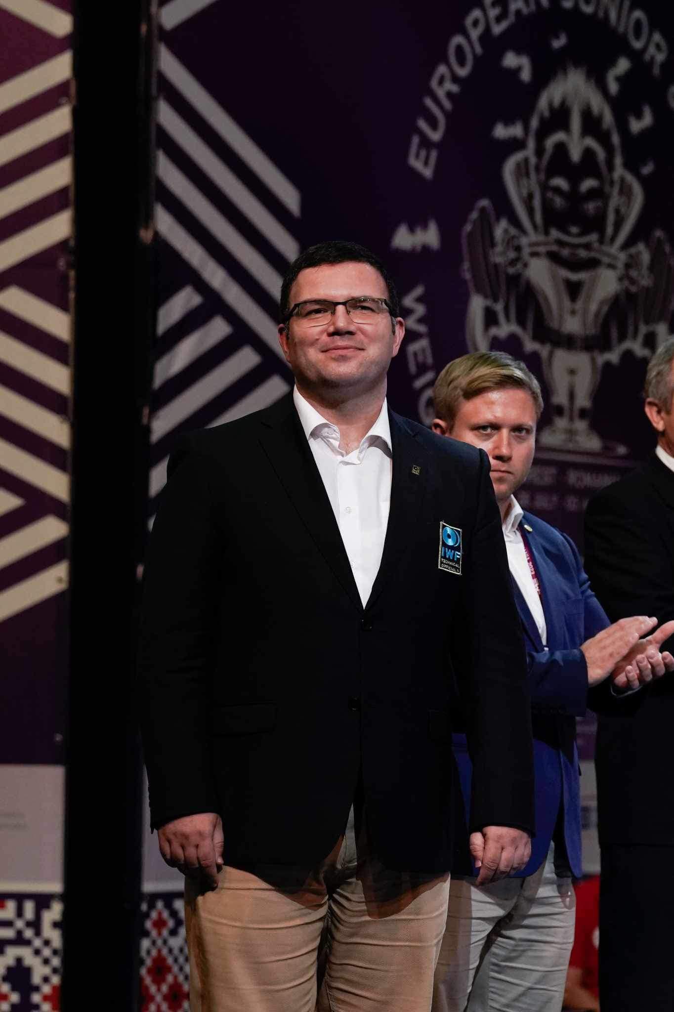 Shembull i shkëlqyeshëm profesionalizmi, Astrit Hasani nderohet me ...