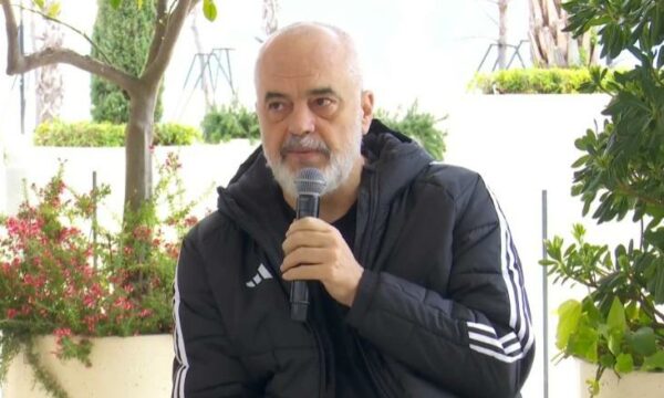 Rama në Vlorë, kritika për deputetët dhe mbështetje për kandidatet e ...