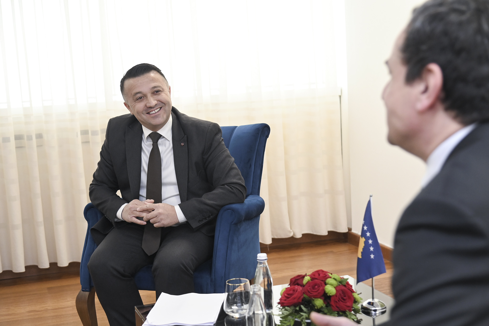 Kërkuam ministri/ Ja çka tjetër i kërkoi Veton Berisha Albin Kurtit që ...