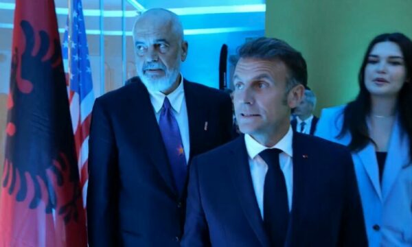 Rama e Macron te Piramida, do të nënshkruhet marrëveshja Shqipëri ...
