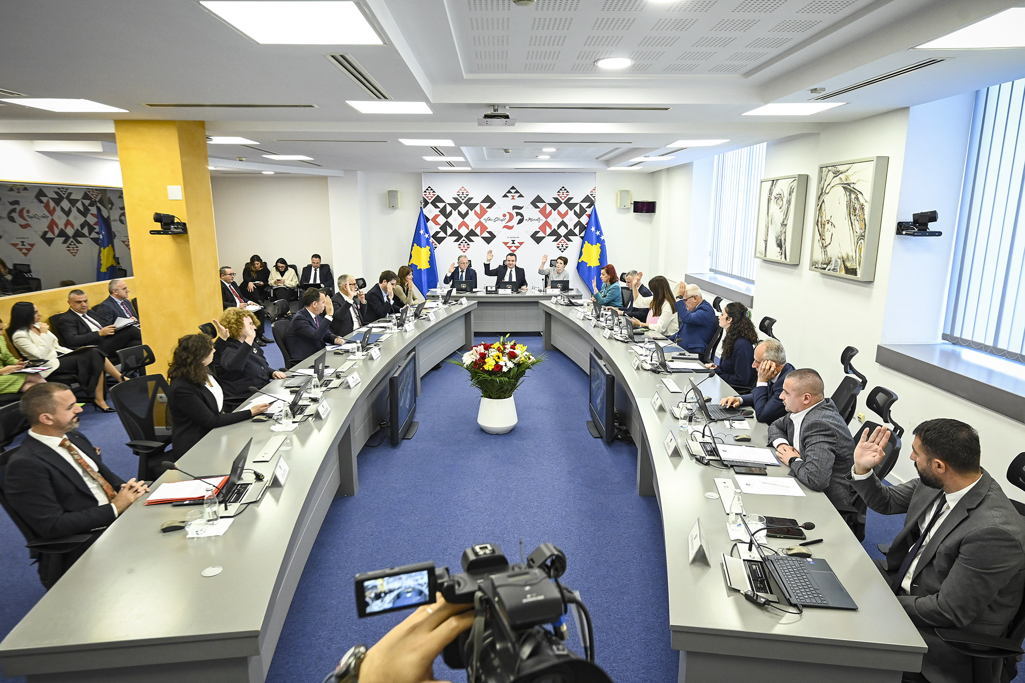 Qeveria në detyrë e Kosovës mban mbledhje - GazetaBlic