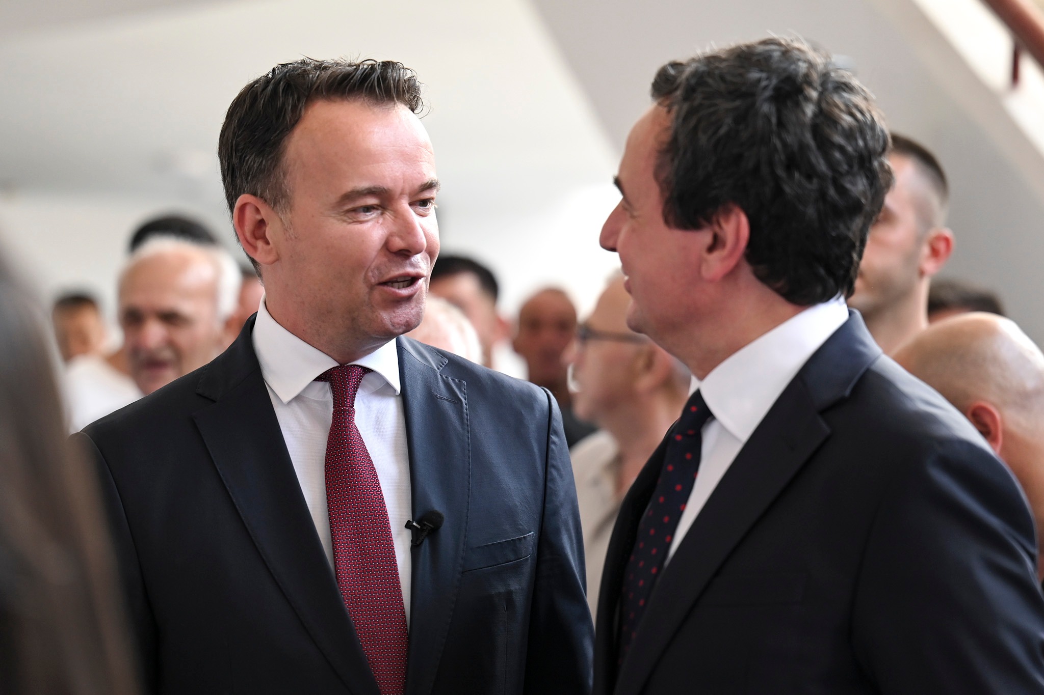 VV'ja zyrtarizon kandidaturën e Faton Pecit për kryetar të Mitrovicës - GazetaBlic