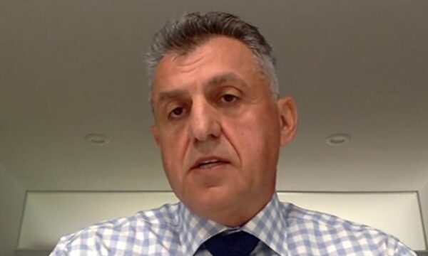 Vulaj: Jam i bindur se dikush nga stafi i Trumpit po punon direkt për ...