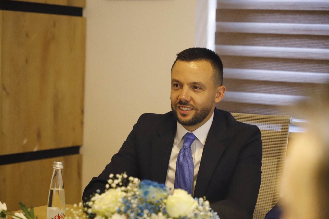 Për çka shërbejnë urat në Mitrovicë dhe kush po i ndërton ato? Arian ...